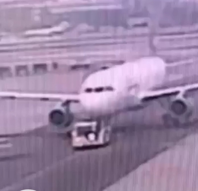 EEK: Watch This JetBlue Plane Run Over A Tug - View from the Wing