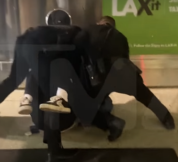 Watch Delta Passenger Assaults Police Officer At Lax After Being