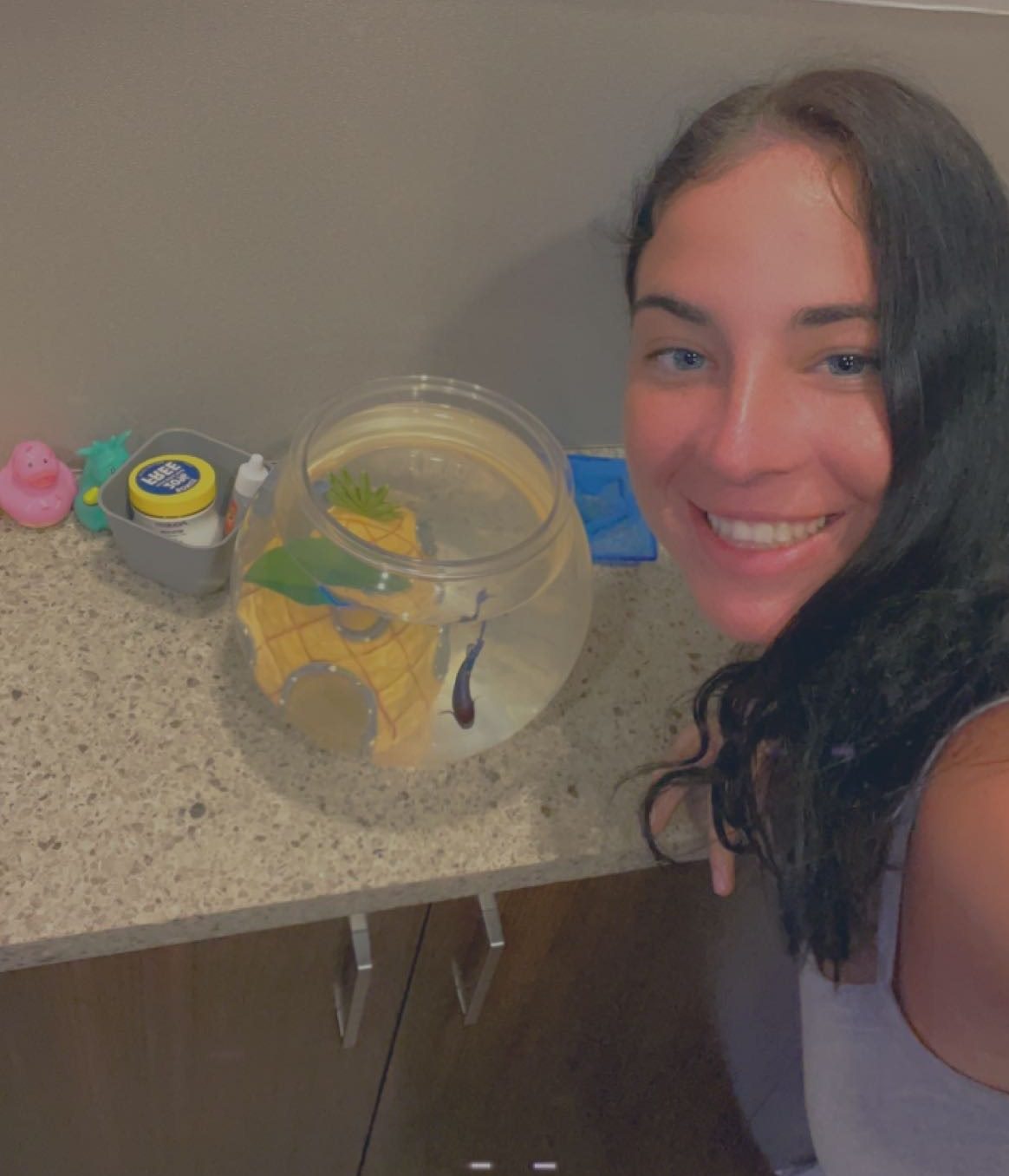Girl Reunited With Her Pet Fish 3 Months After Leaving It Behind At The ...