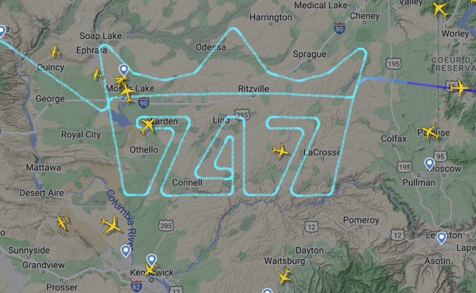 The Final Boeing 747 Ever To Be Built Creates A Tribute In The Sky ...