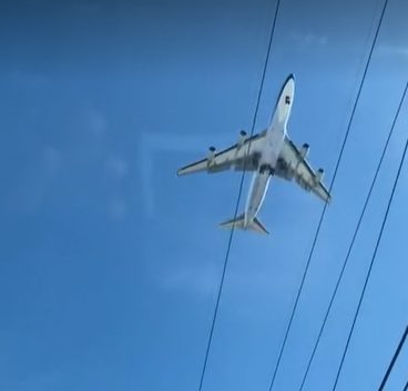 "Glitch In The Matrix" Has Plane Appearing To Stand Still In The Skies ...