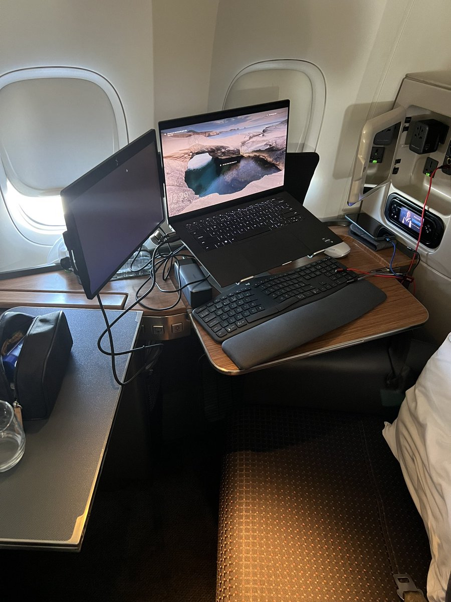 Tech Billionaire Builds "Office In The Sky" On American Airlines Flight ...