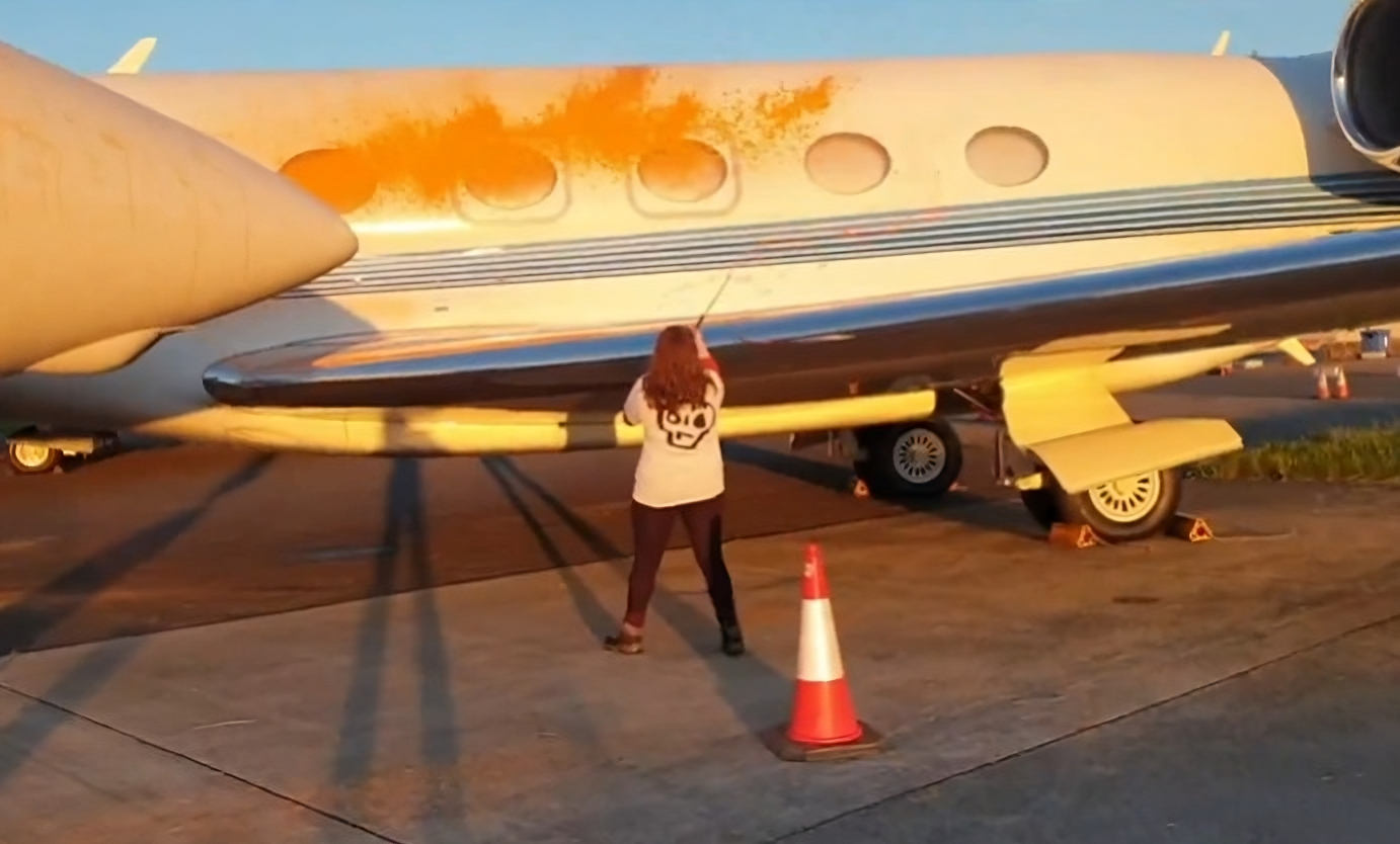 Climate Activists Tried To Vandalize Taylor Swift's Jet - But Went To ...
