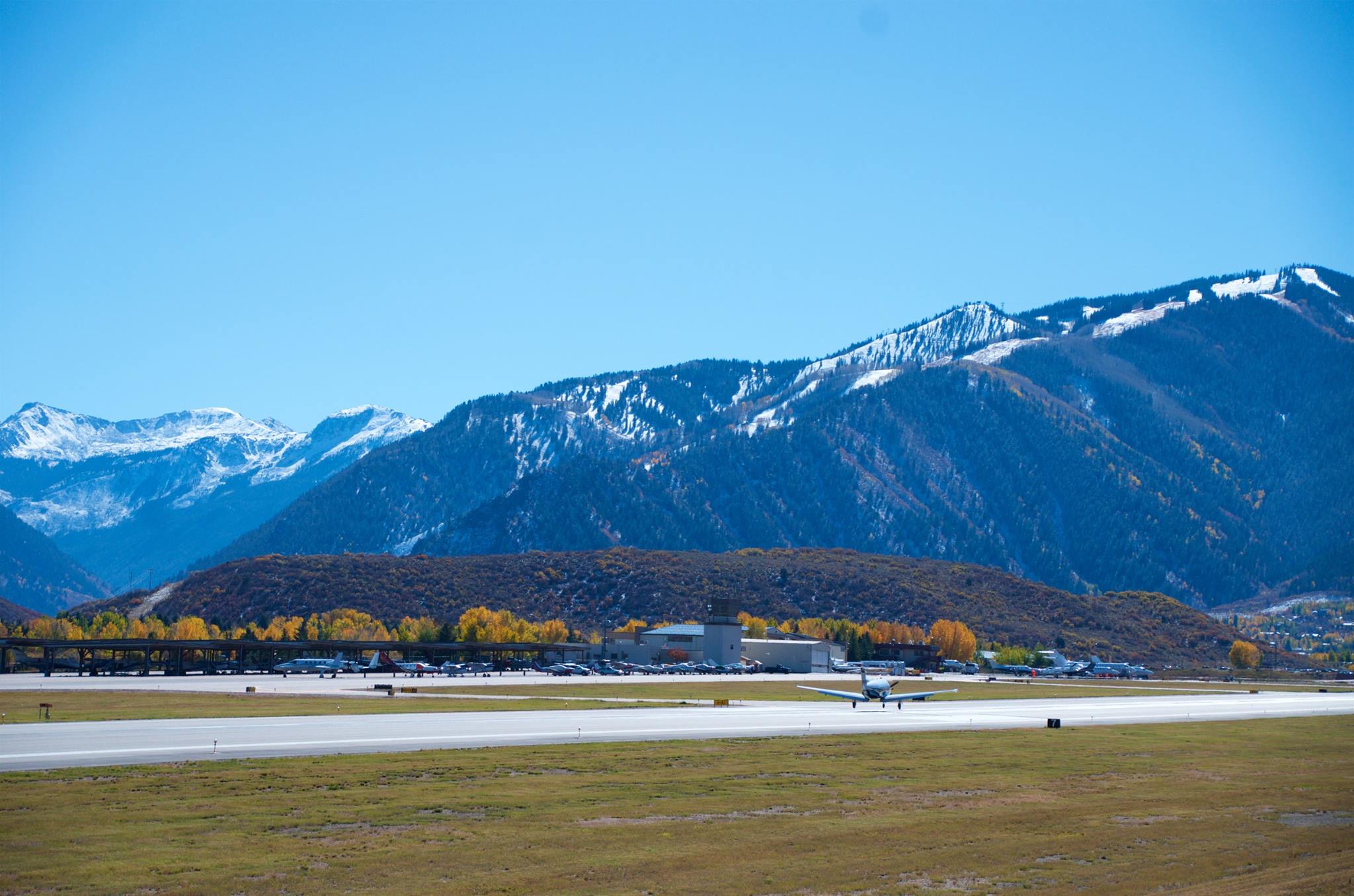 Faa To Aspen Airport Stop The Nonsense Allow Embraer 175s Roundup