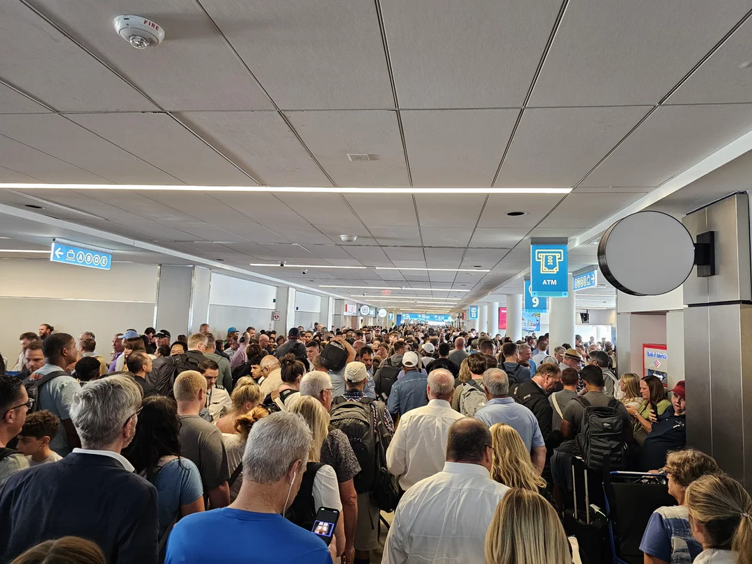 Charlotte Airport Chaos: New Law Lets Passengers Drink To Cope With ...