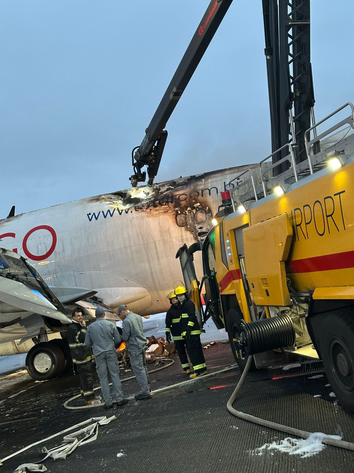 Emergency Landing Ends in Flames: Boeing 737 Destroyed by Fire [Roundup ...