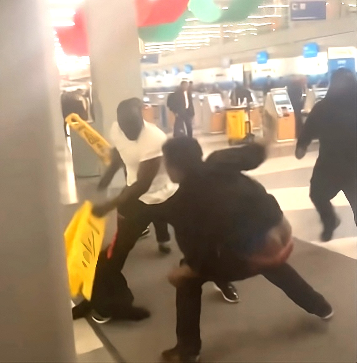 Shocking O’Hare Terminal 3 Brawl: Employee Joins 3-On-1 Hair-Ripping ...