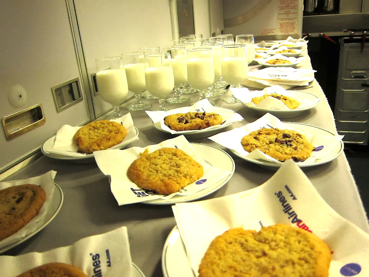 From Fresh-Baked Cookies To Cheap Pretzels: How American Airlines’ Cost ...