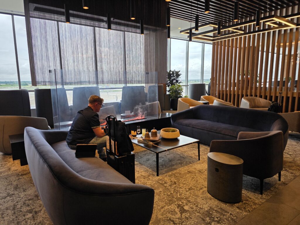 American Airlines is Bringing A Stunning New Flagship Lounge To Miami ...