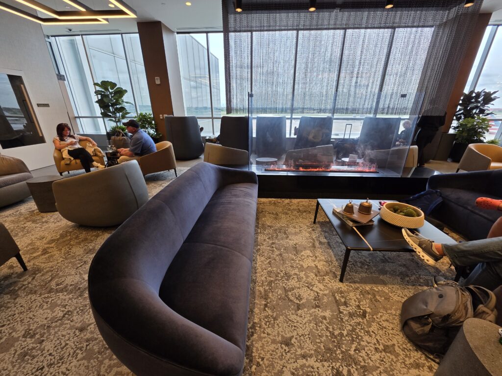 American Airlines New Flagship Lounge In Philadelphia Is Stunning—If ...