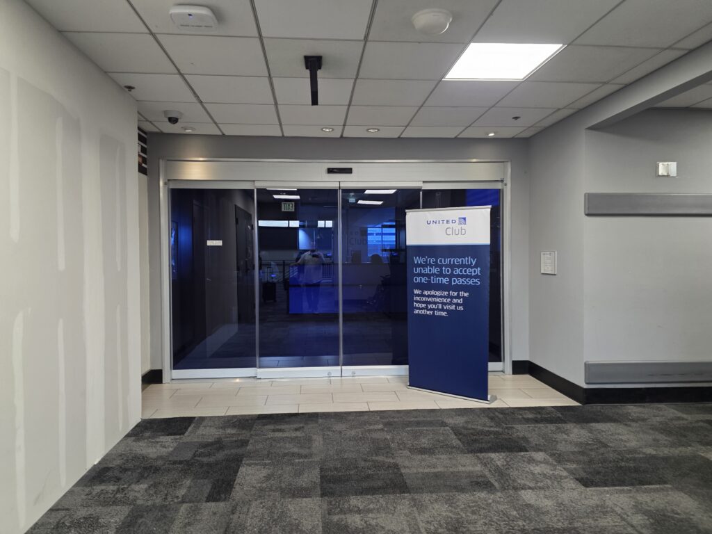 Inside United’s Infamous One Window Austin Lounge Disaster—The Plan To ...