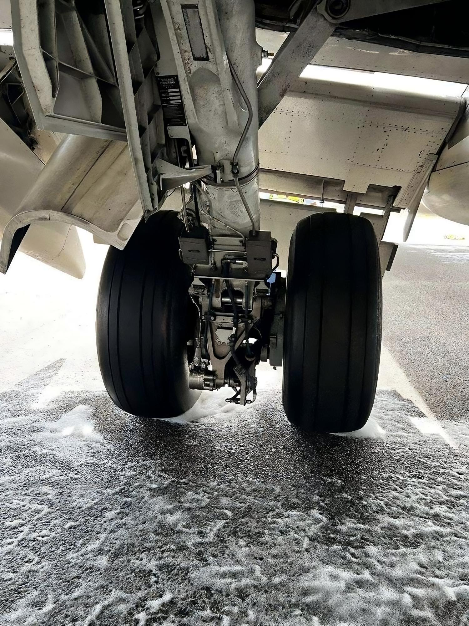 Boeing 737 Gear Collapses In Sint Maarten—Plane Skids In Sparks ...