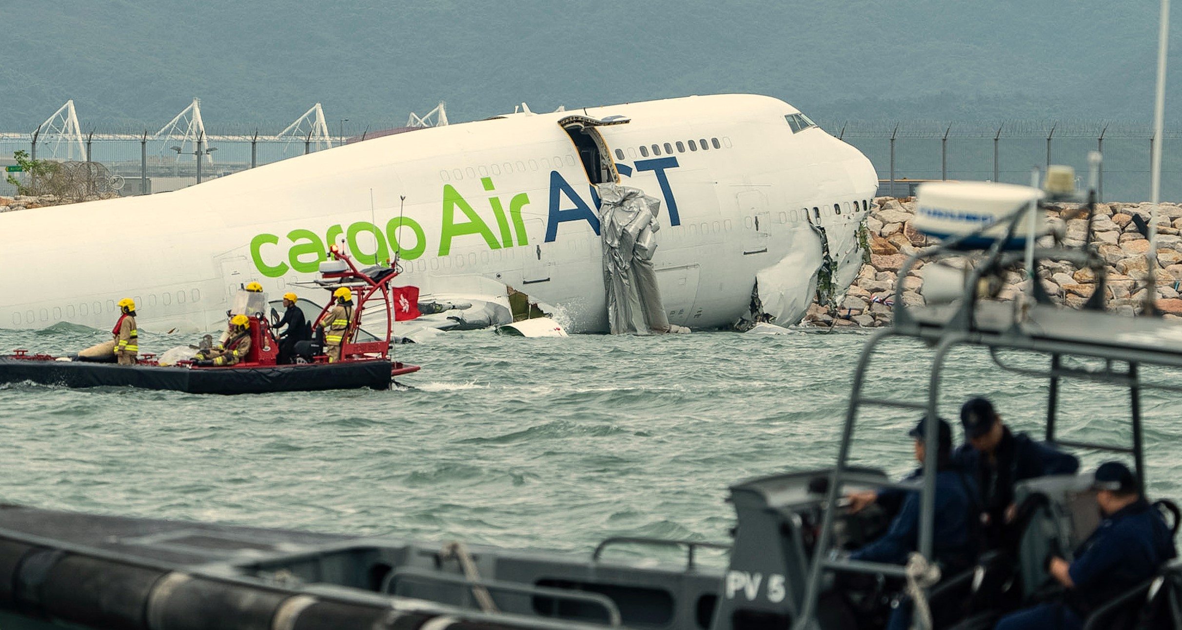 Emirates SkyCargo 9788: Boeing 747 (Operated by ACT Airlines) Crashes ...