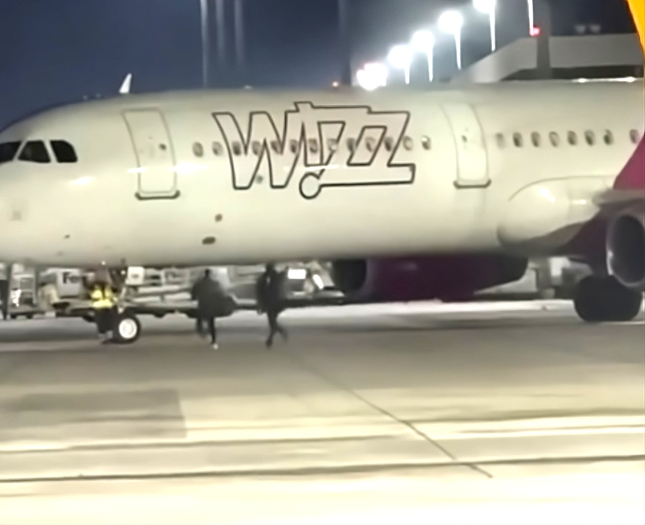 Late Passengers Sprint Across The Tarmac To Chase Their Plane — As Gate Control, Door Security ...