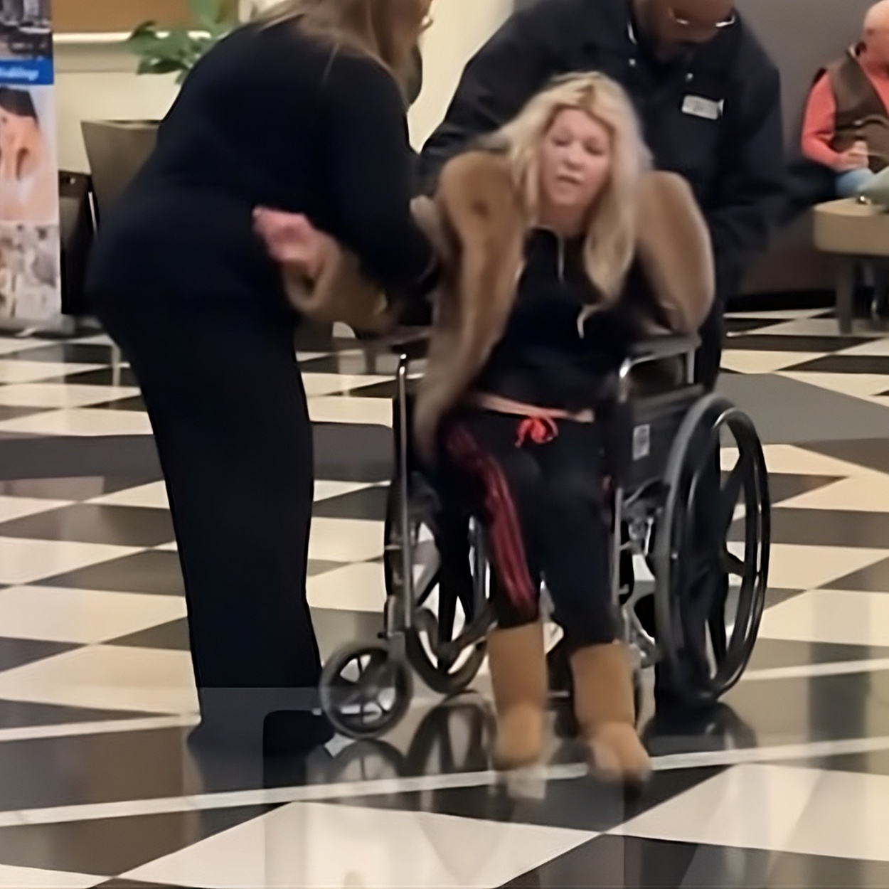 Tara Reid Says Her Drink Was Spiked At The O’Hare DoubleTree — She Kept ...