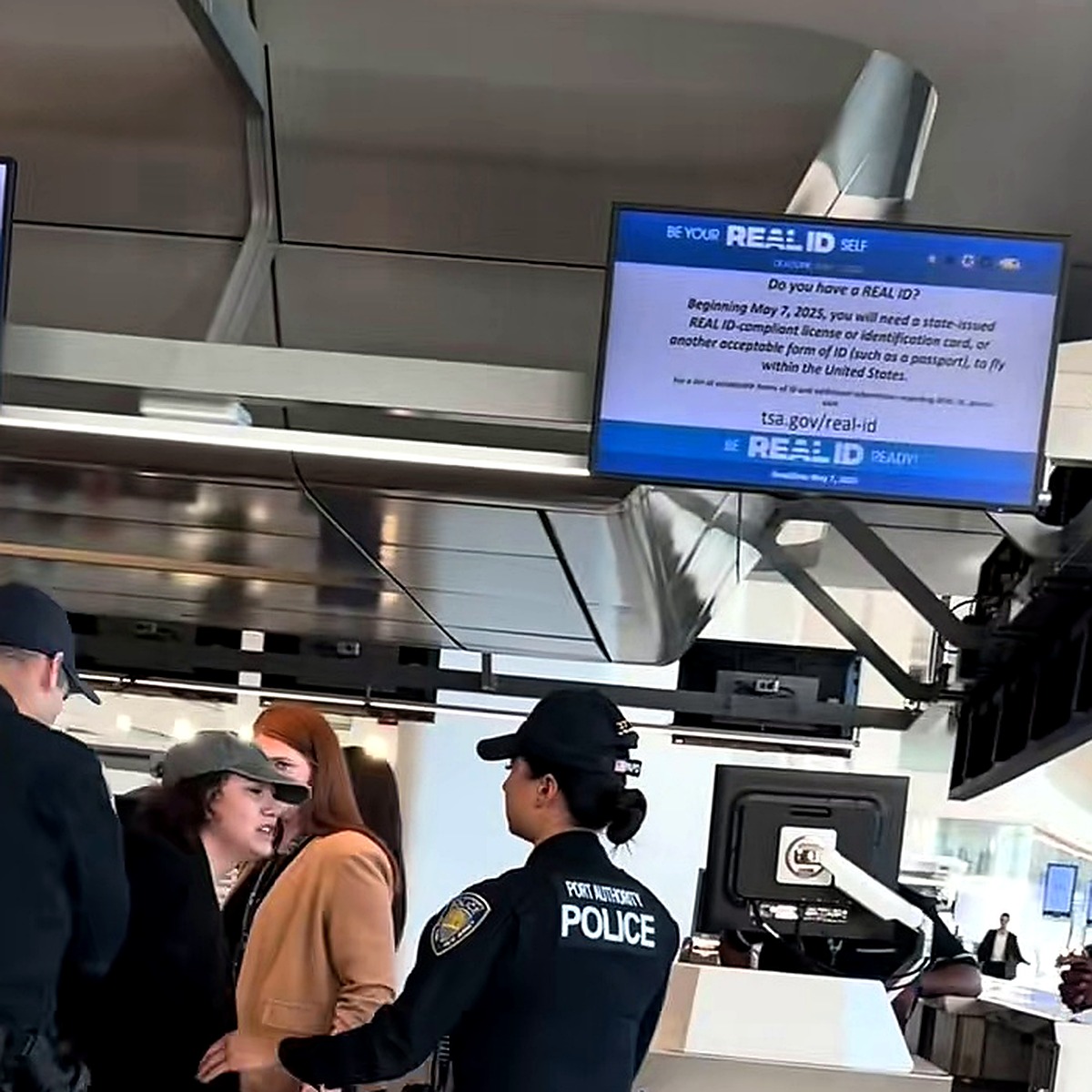 "Airport Karen" Attacks Passenger At American Airlines LaGuardia Check ...