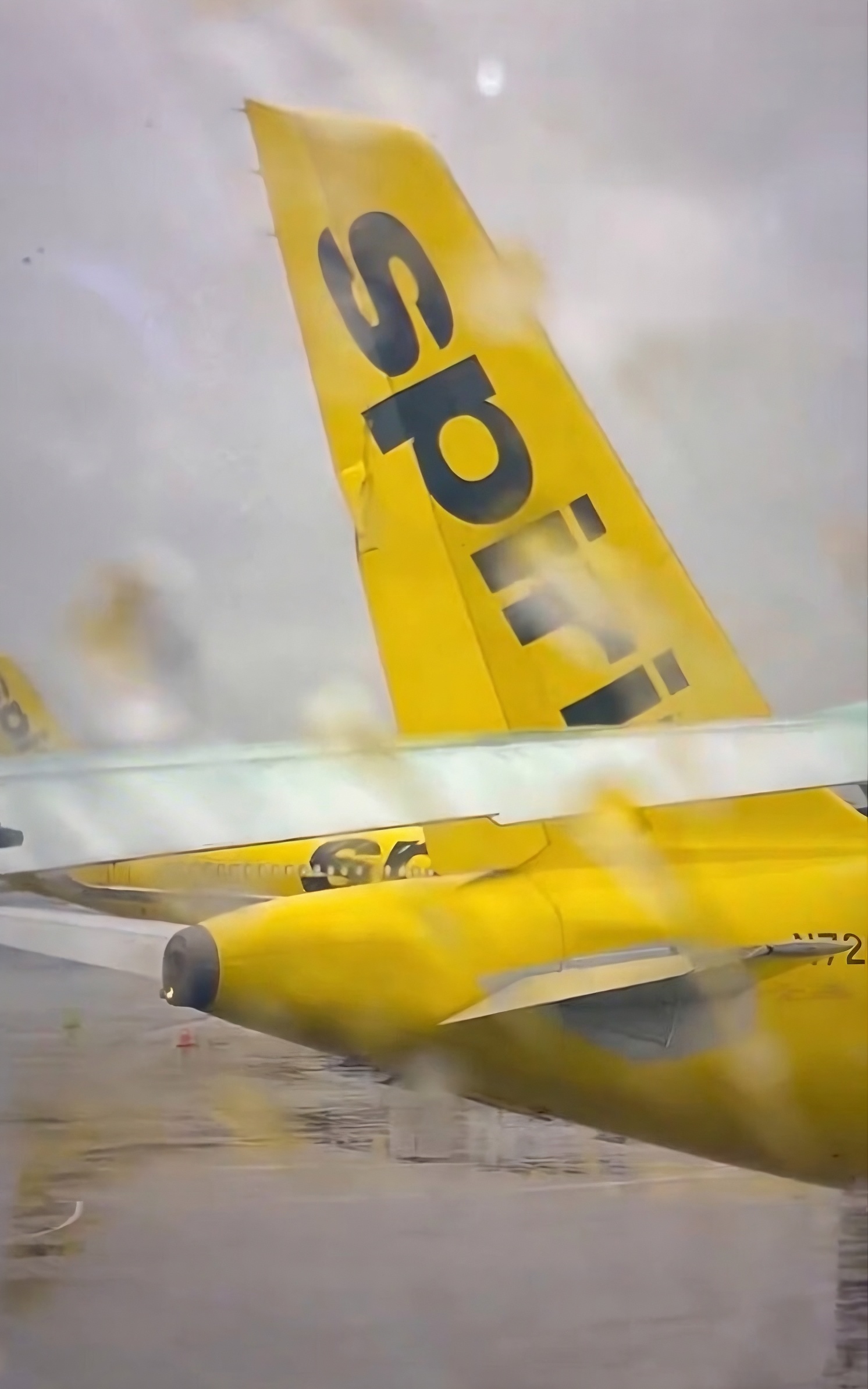 Singapore Airlines Newark–Singapore Flight Clips a Spirit Jet at the ...