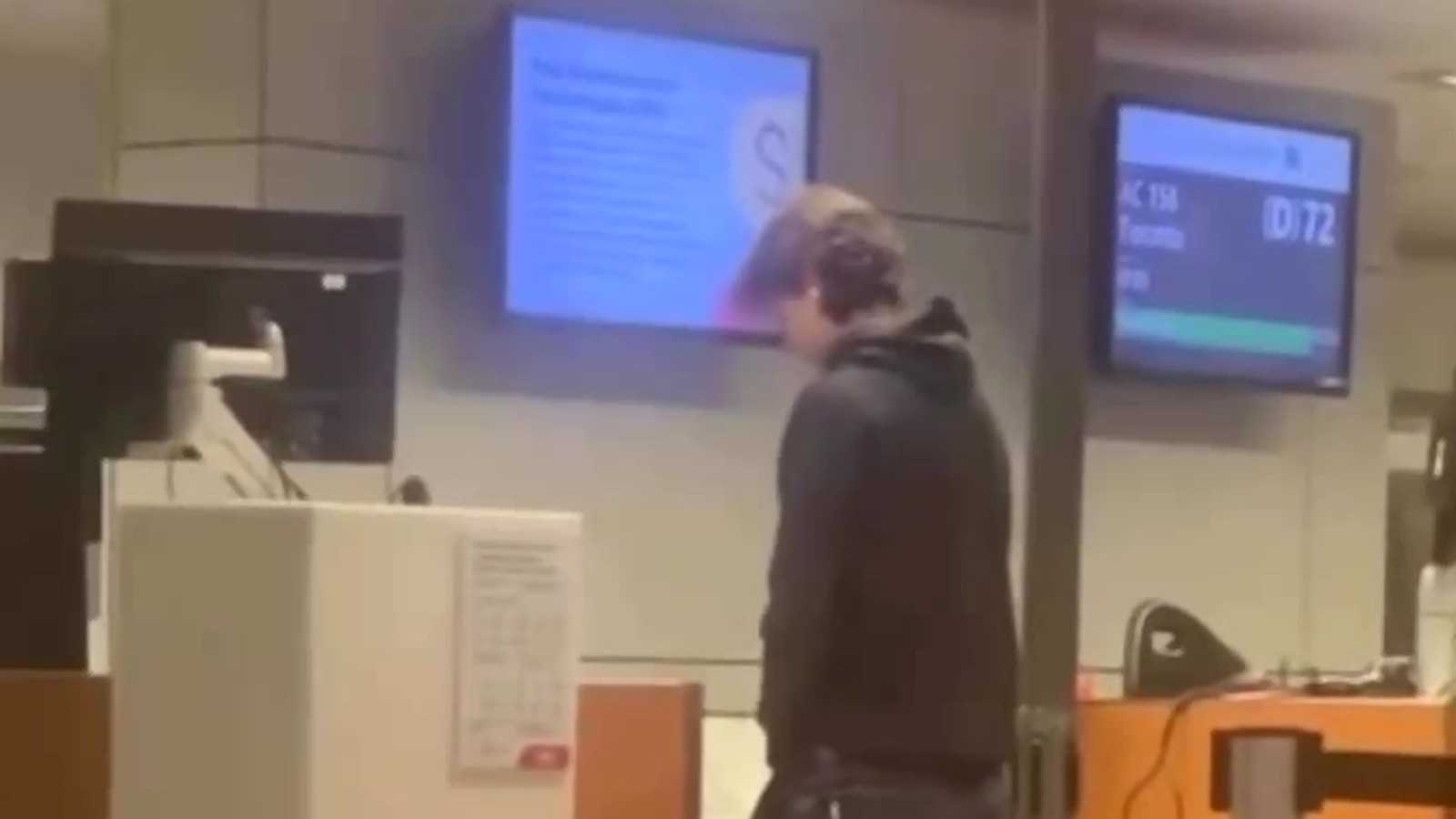 Air Canada Passenger Urinated On The Floor At The Gate — Bystanders ...