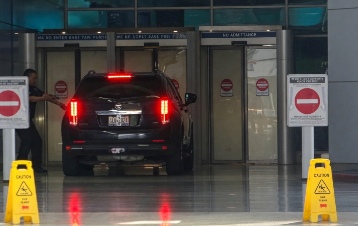 Man Drove To Detroit Airport To Meet Tom Cruise — Then Crashed His ...