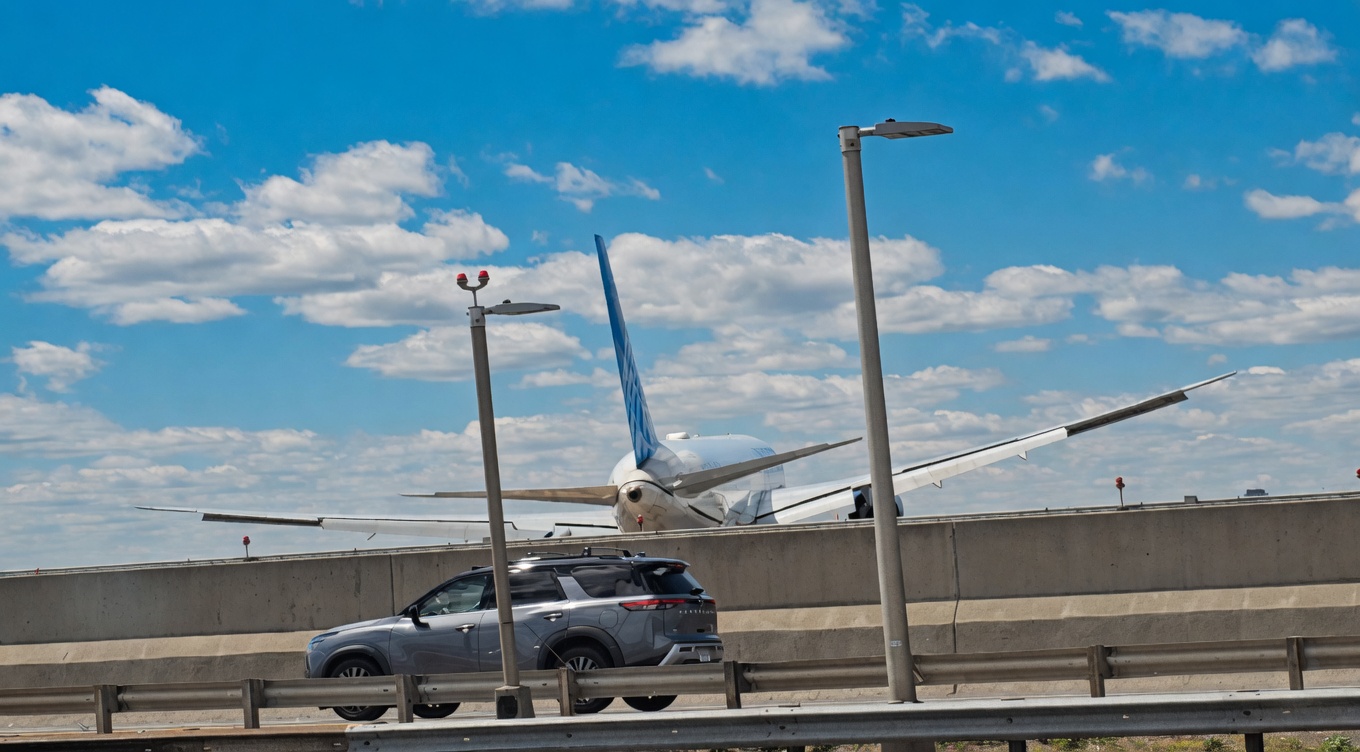 United 767 Hits Bakery Truck On Newark Approach — Wheel Smashes Driver ...